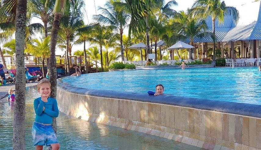 The hotel Victoria Beachcomber Resort & Spa with family | DunienZîl